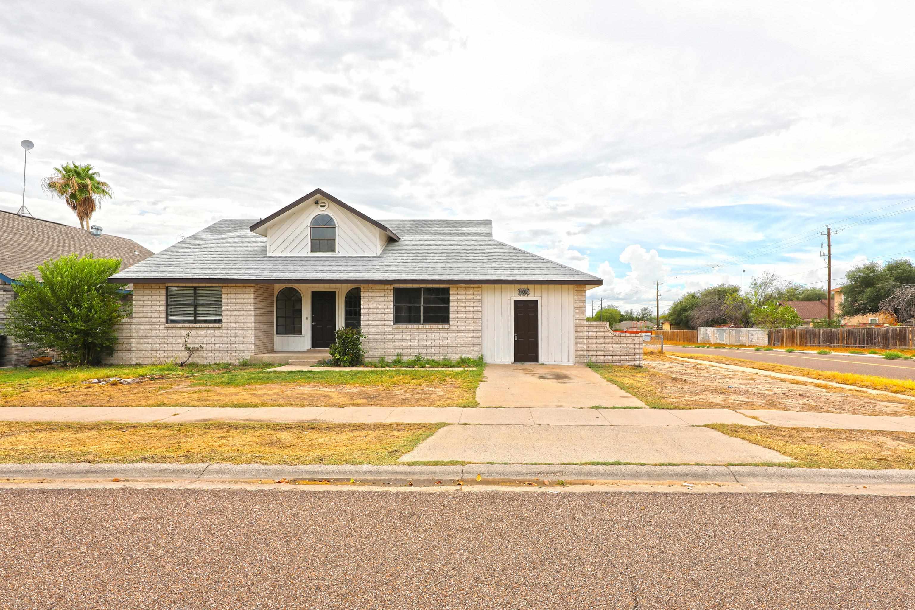 102 St Pierre Ln, Laredo, TX 78045