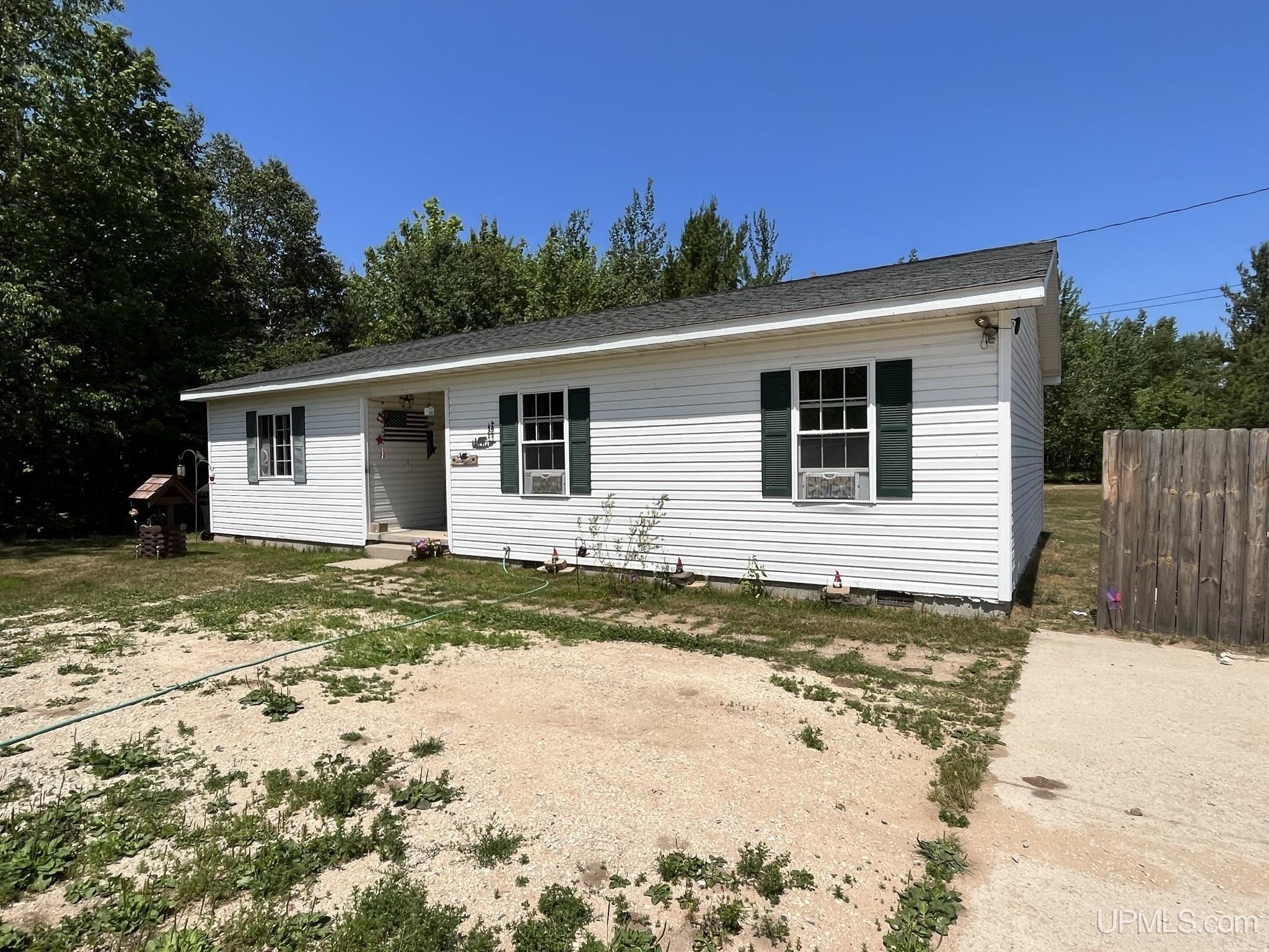 6598W Krummich, Manistique, 49854