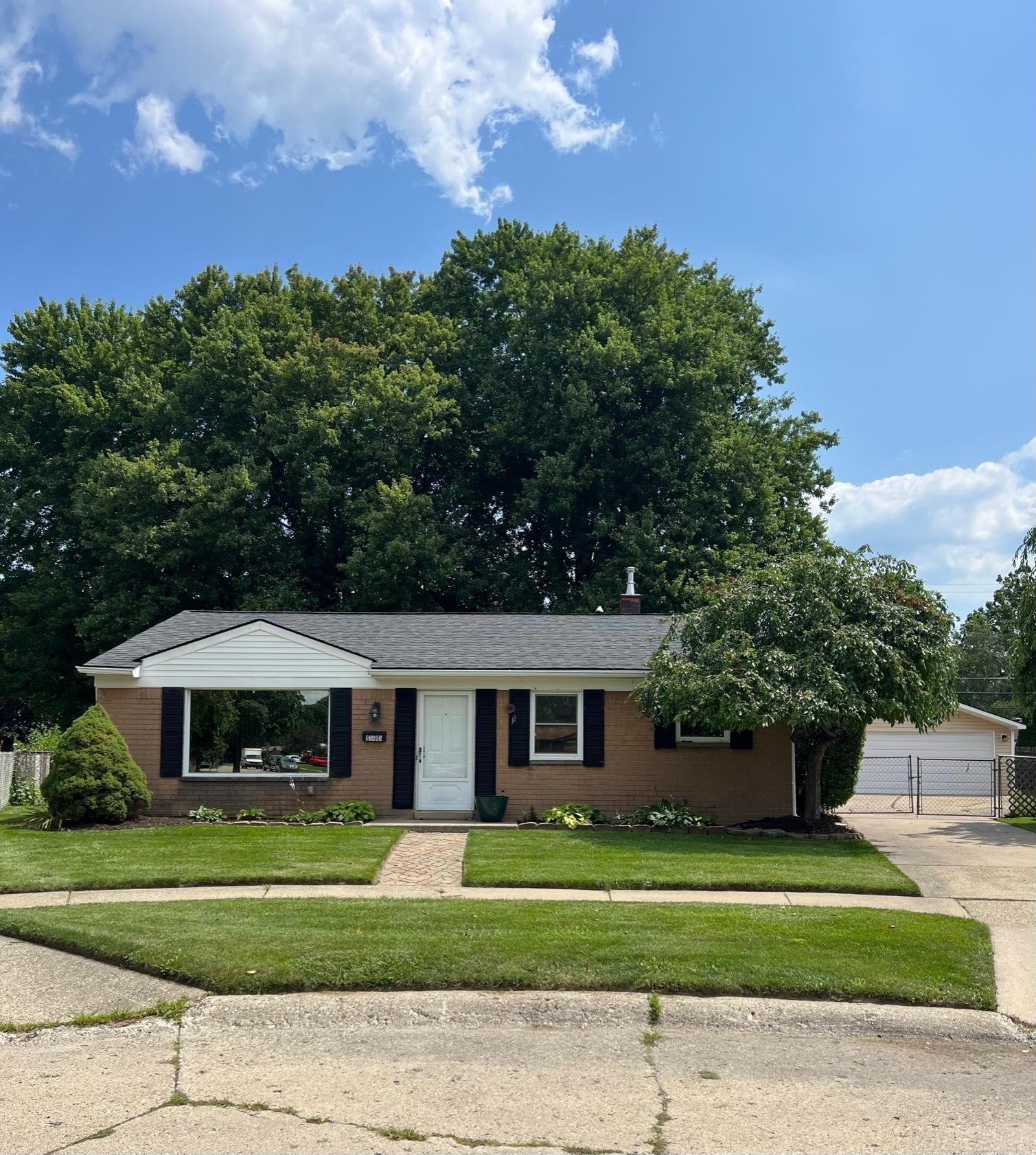 17465 Hans, Fraser, MI 48026