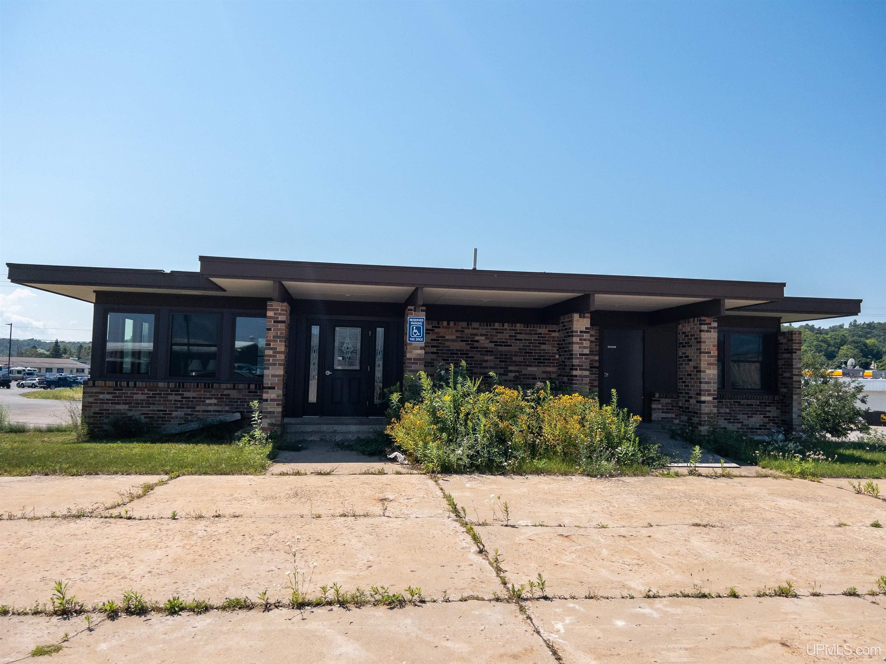 416 Mill Munising, MI 49862 MLS# 50117600 - UPMLS.com