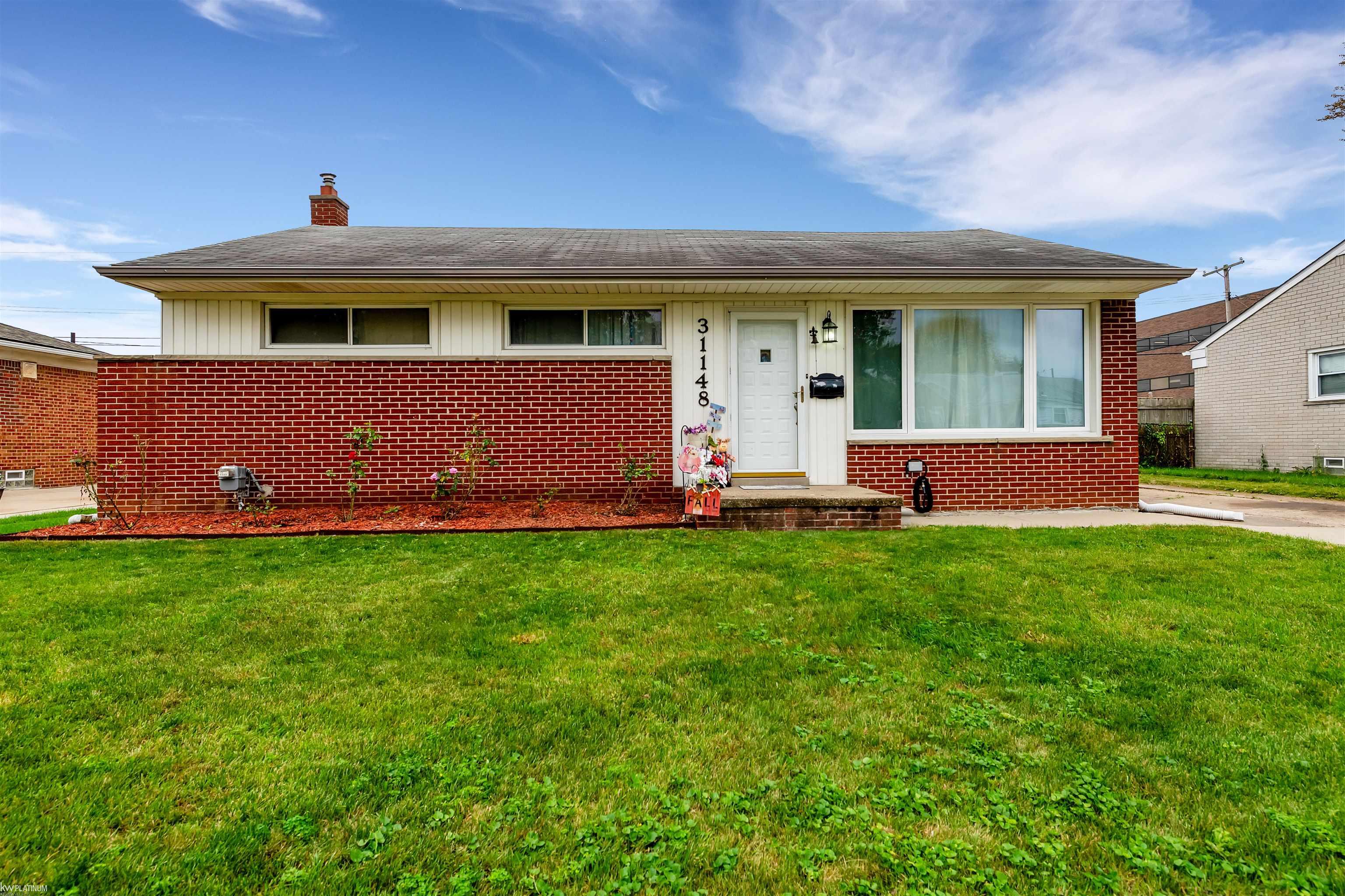 31148 E Lyons, Warren, 48092