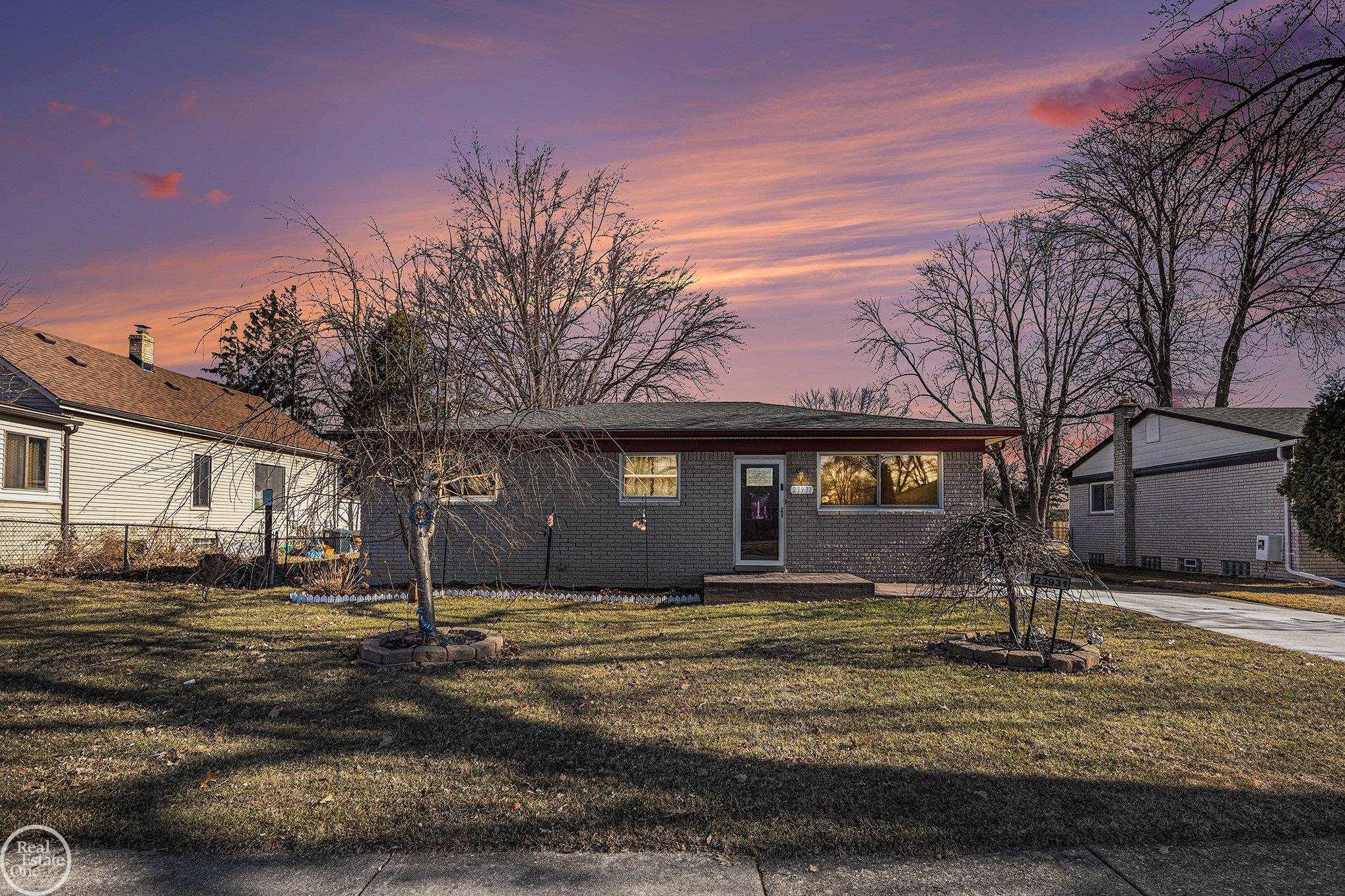 23931 TALBOT STREET, SAINT CLAIR SHORES, MI 48082