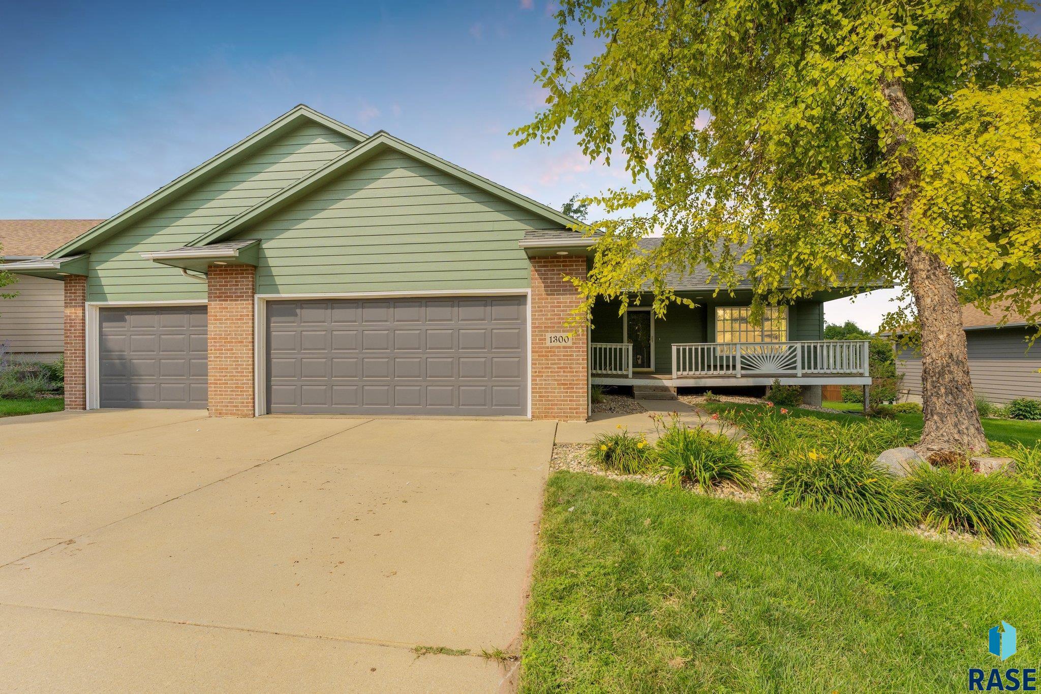 1300 E 62nd St Street, Sioux Falls, SD 57108