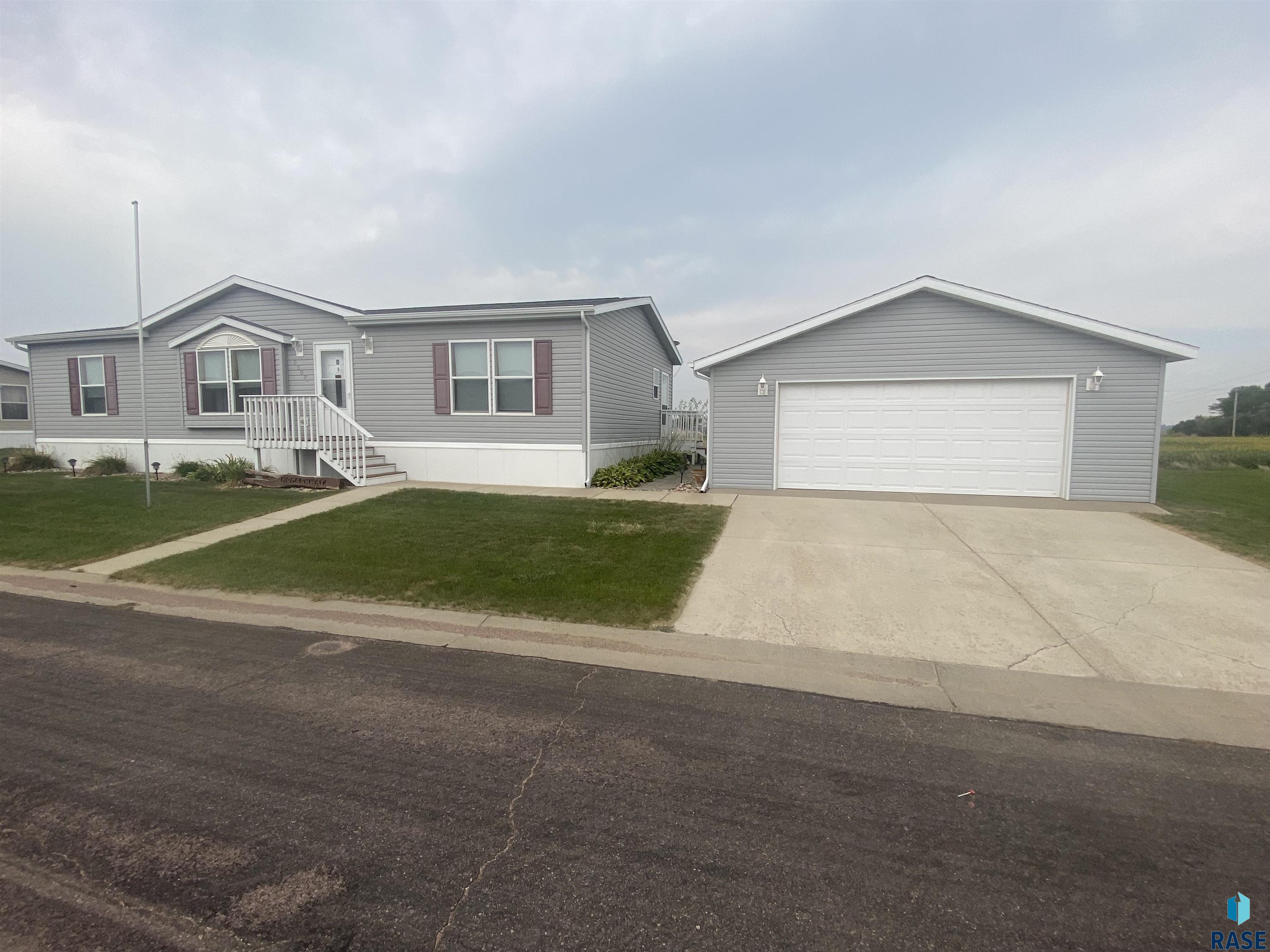 5508 E Renee Pl Place, Sioux Falls, SD 57110