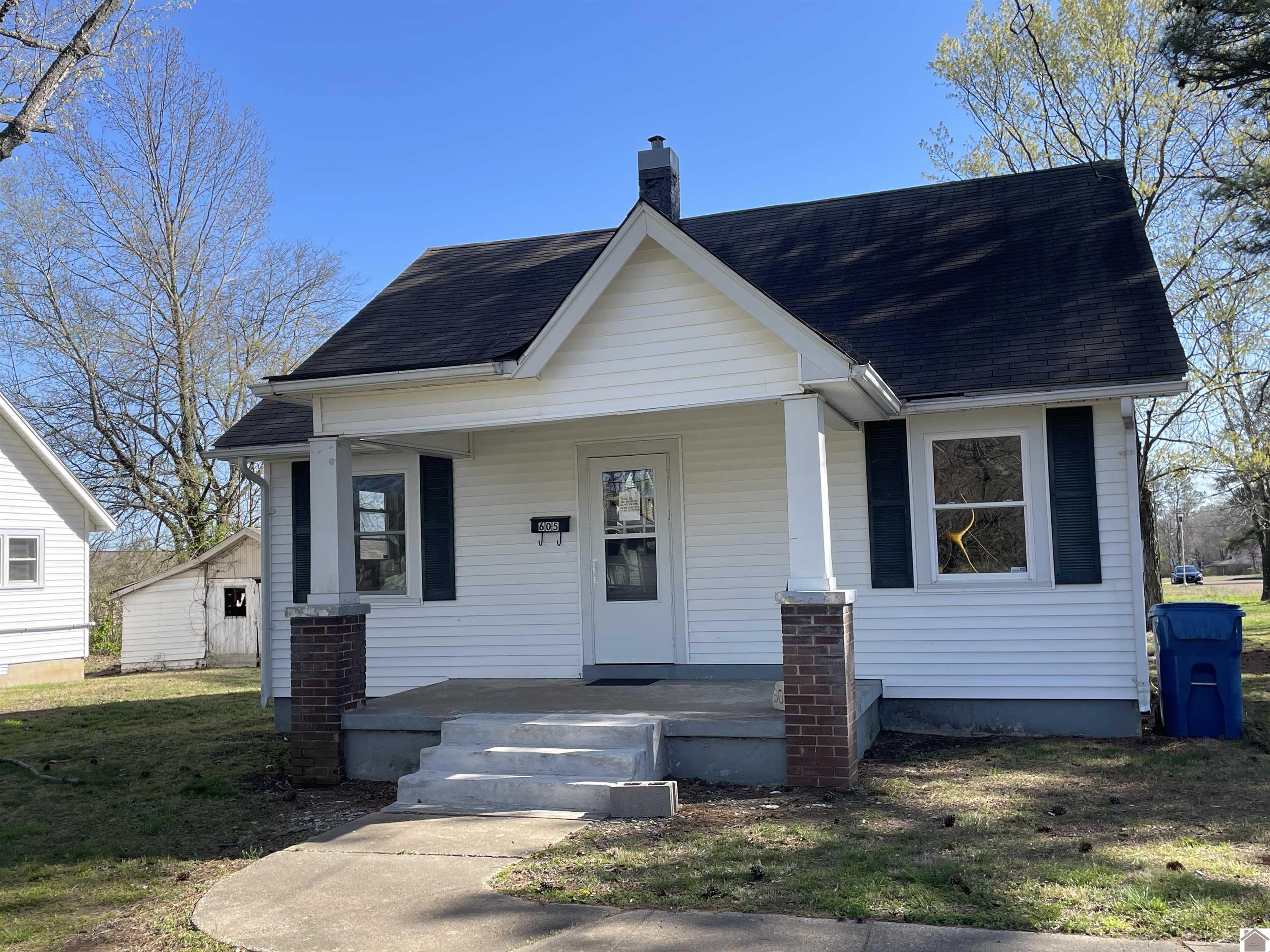 605 Sycamore St, Murray, KY 42071