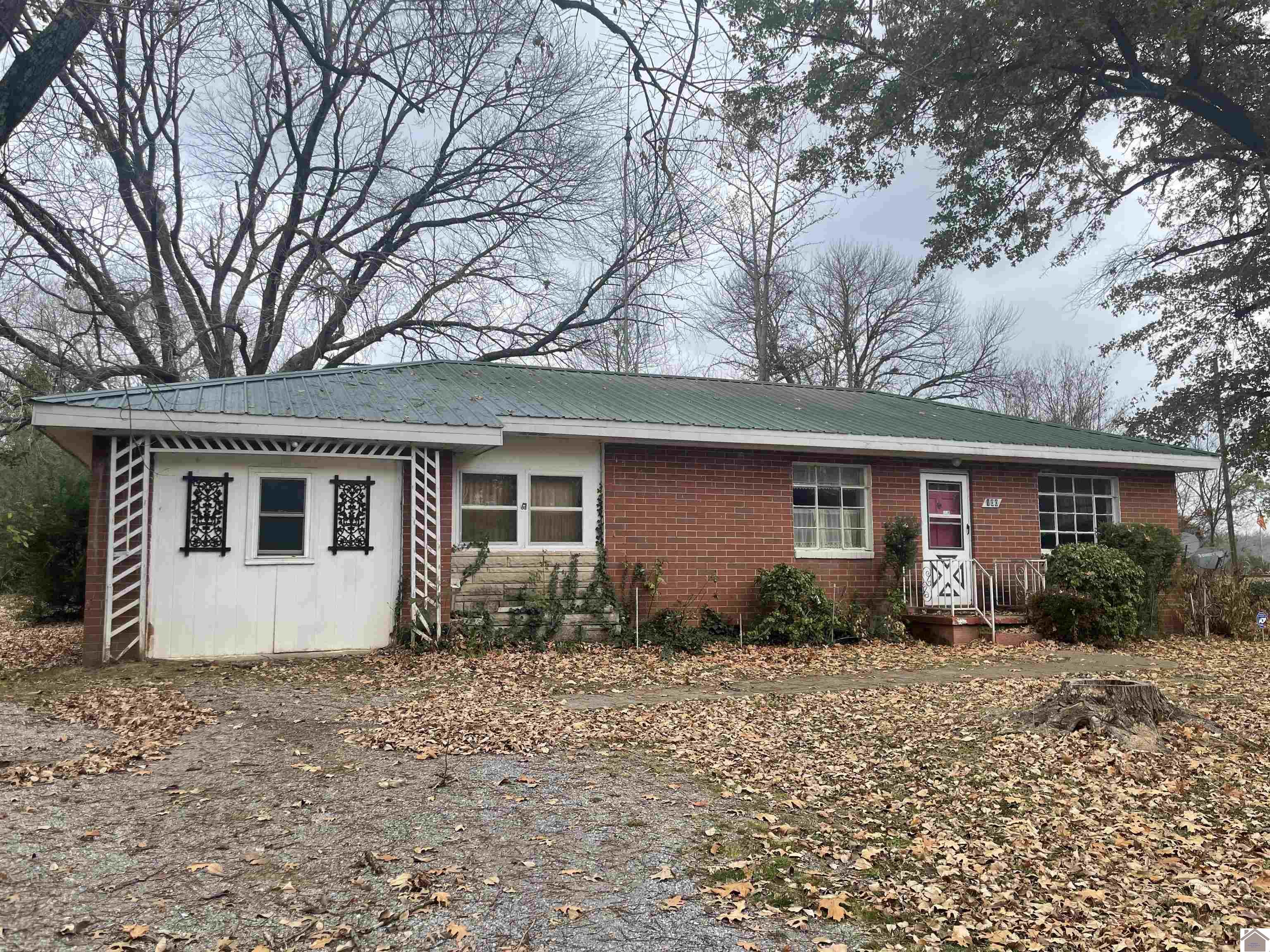 100 Gilbert Street, Hazel, KY 42049