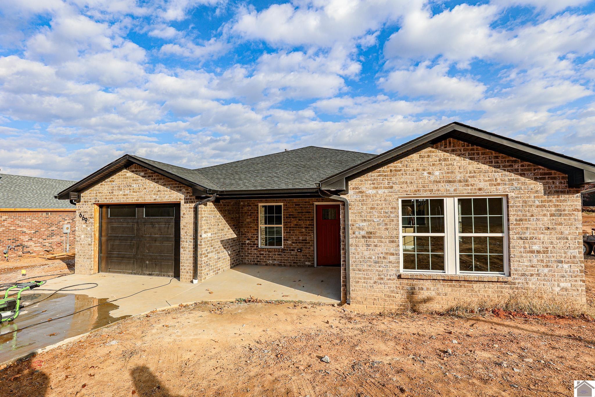 669 Elmdale Road Paducah KY 42003 | Active