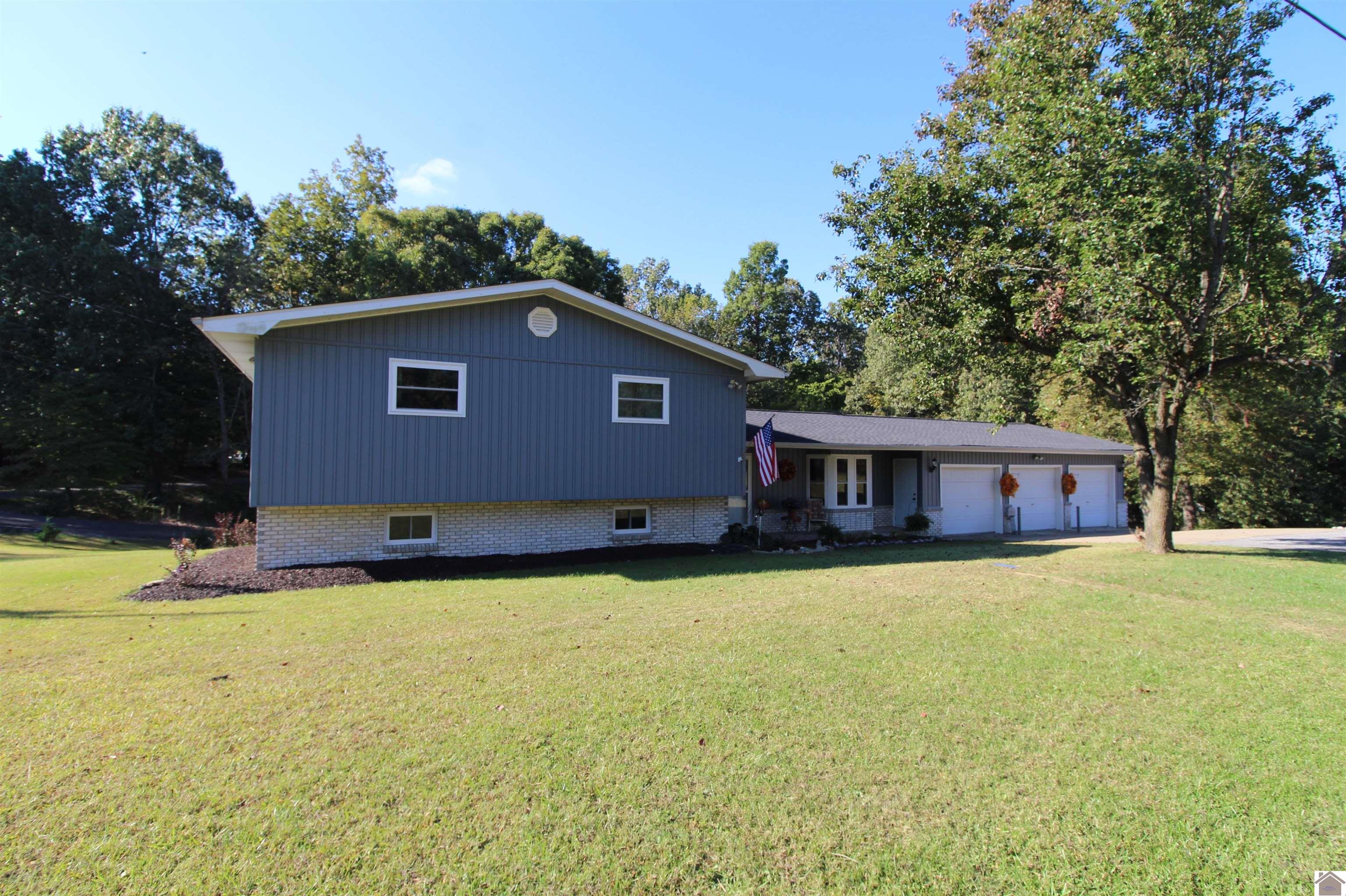 25 Helton St, Calvert City, KY 42029