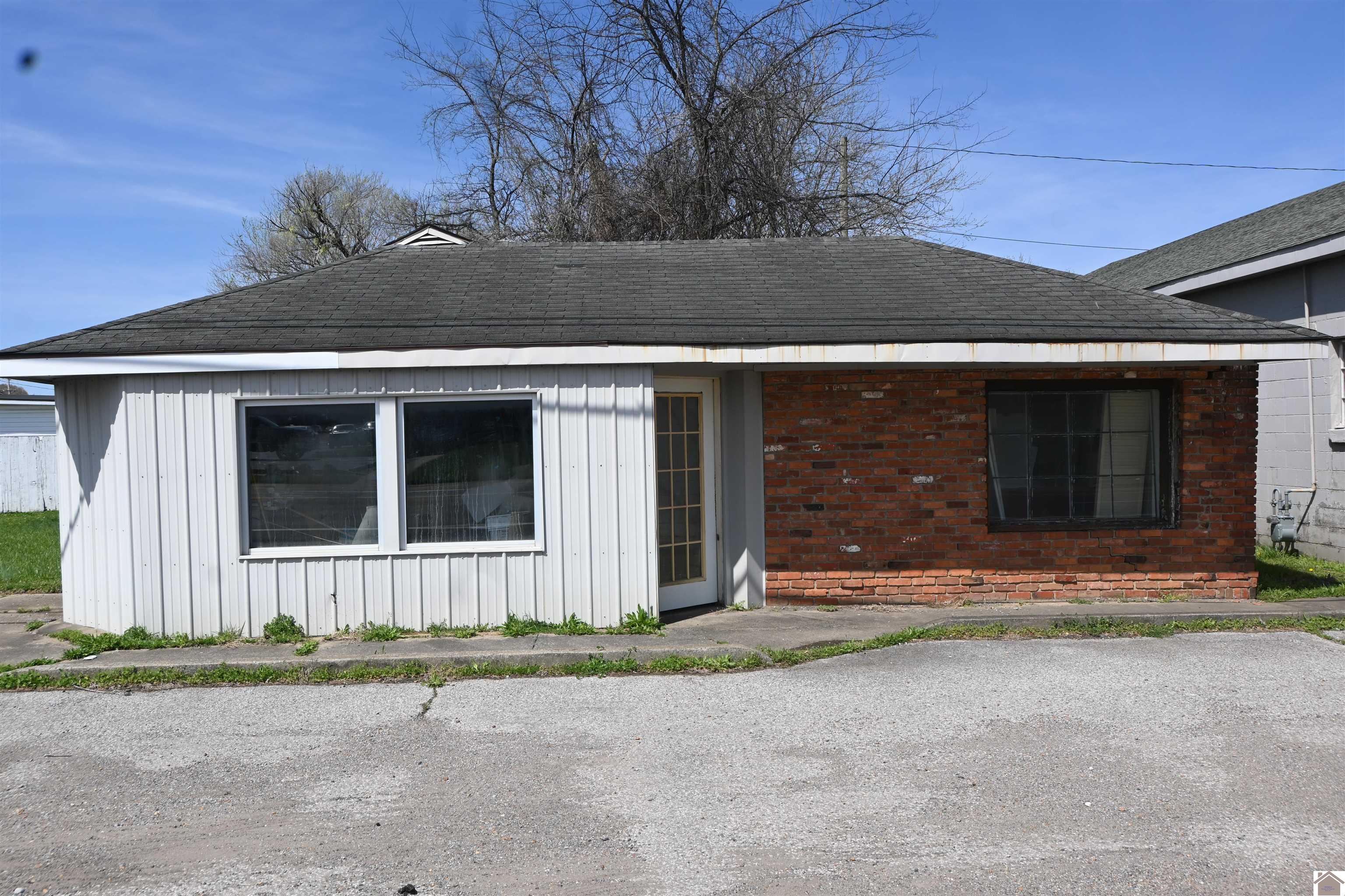 202 Main Street Benton KY 42025 | Active