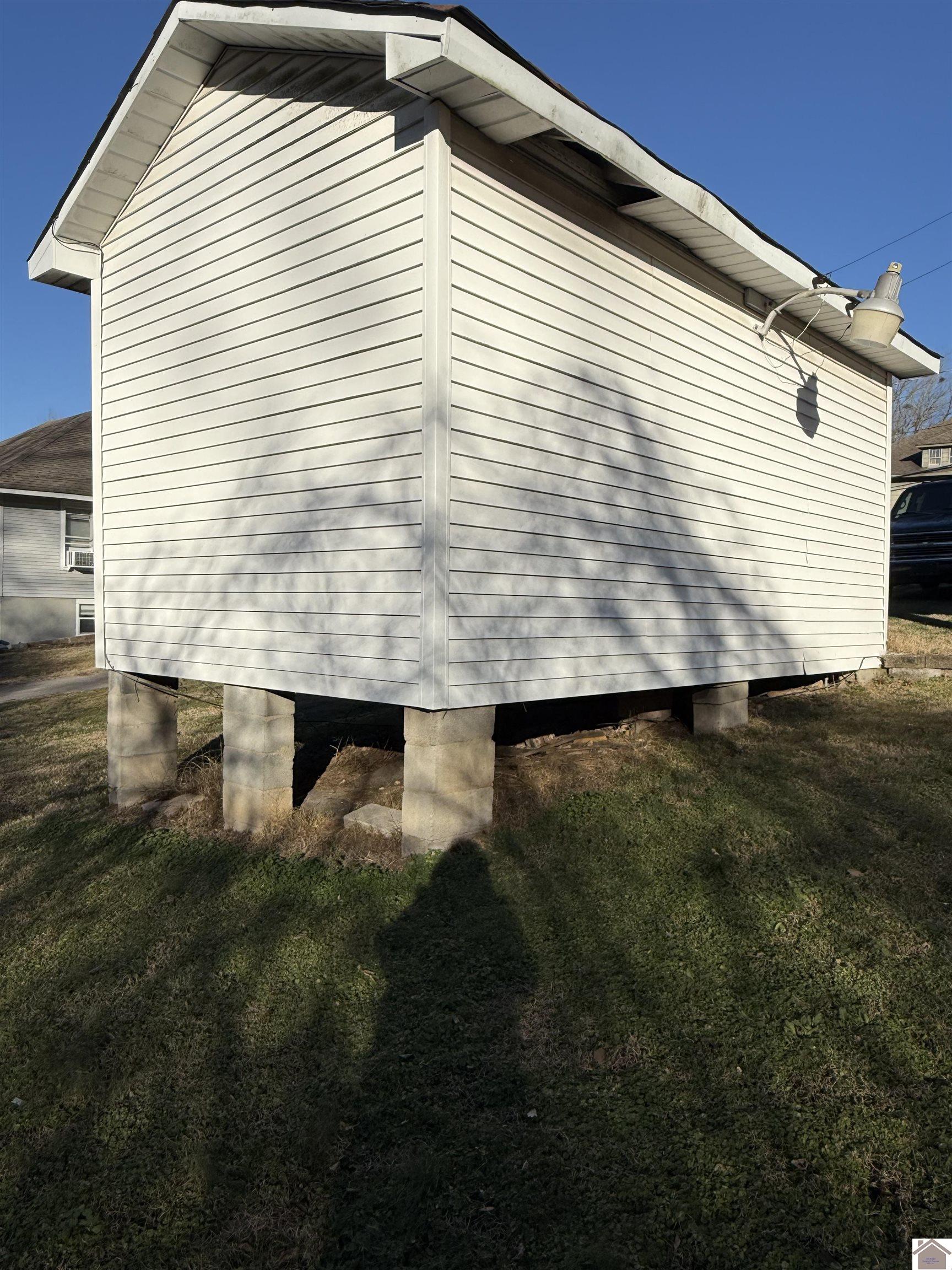 714 N Poplar St Paris TN 38242 | Active